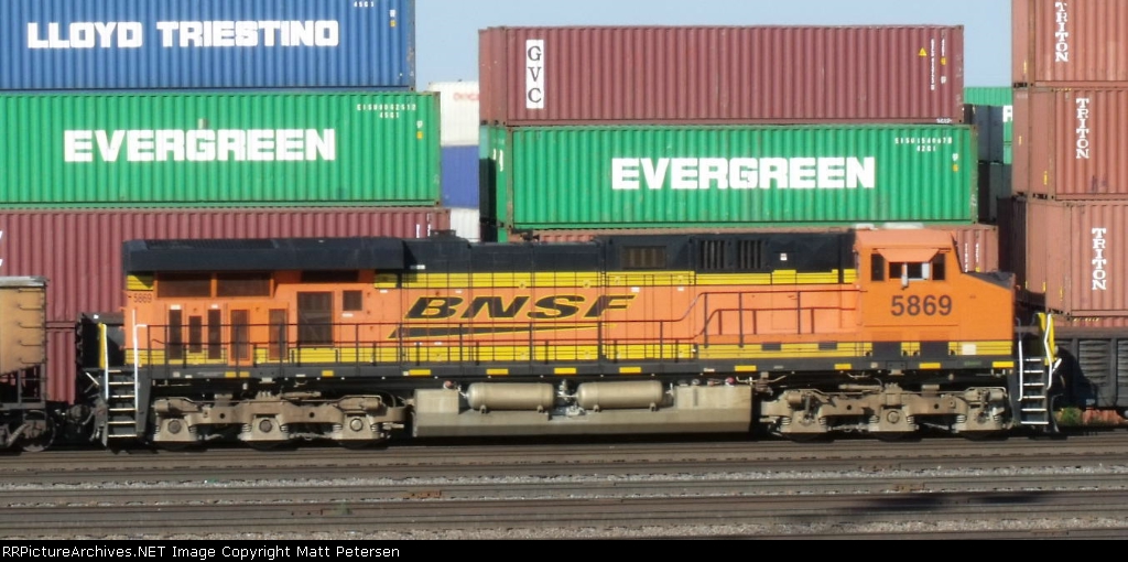BNSF 5869